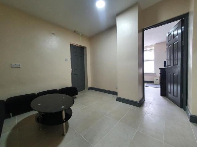 4 bedroom flat to rent