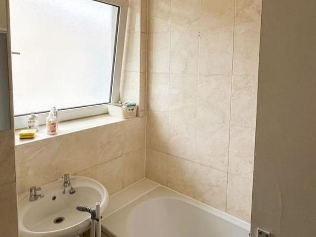 4 bedroom flat to rent