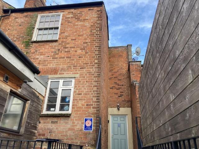 4 bedroom flat to rent