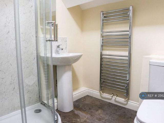 4 bedroom flat to rent