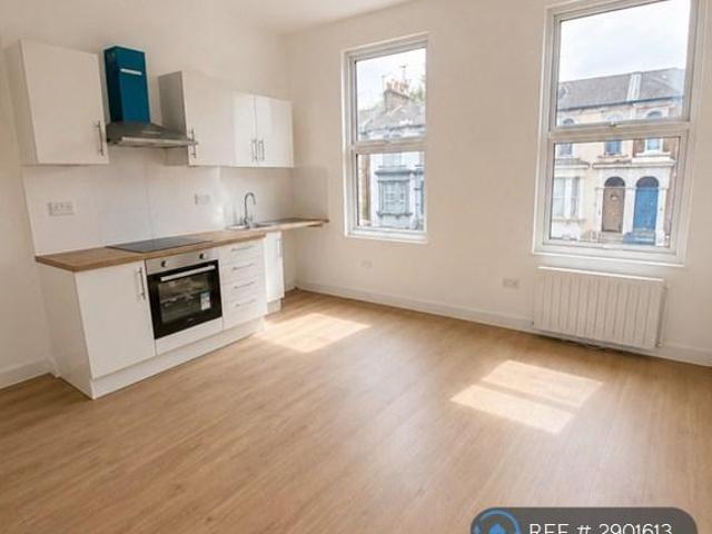 4 bedroom flat to rent