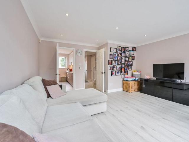4 bedroom flat to rent