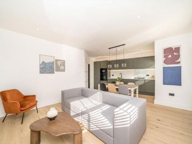 4 bedroom flat to rent