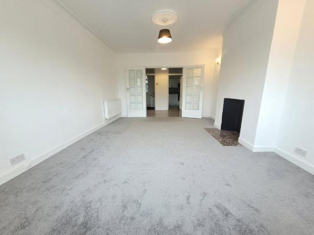 4 bedroom flat to rent