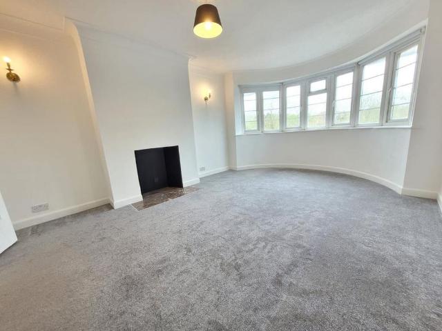 4 bedroom flat to rent