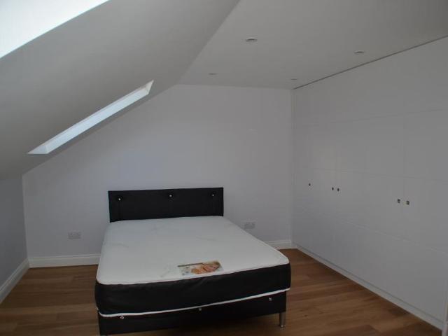 4 bedroom flat to rent