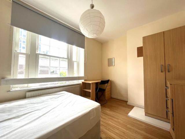 4 bedroom flat to rent