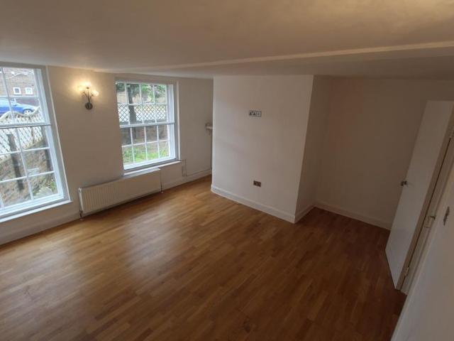 4 bedroom flat to rent