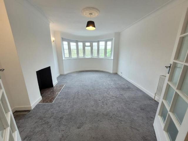 4 bedroom flat to rent