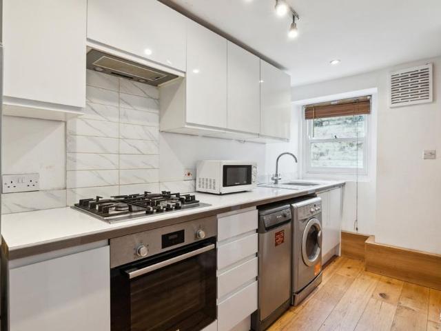 4 bedroom flat to rent