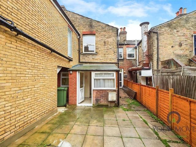 4 bedroom flat to rent