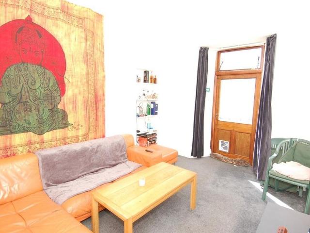 4 bedroom flat to rent