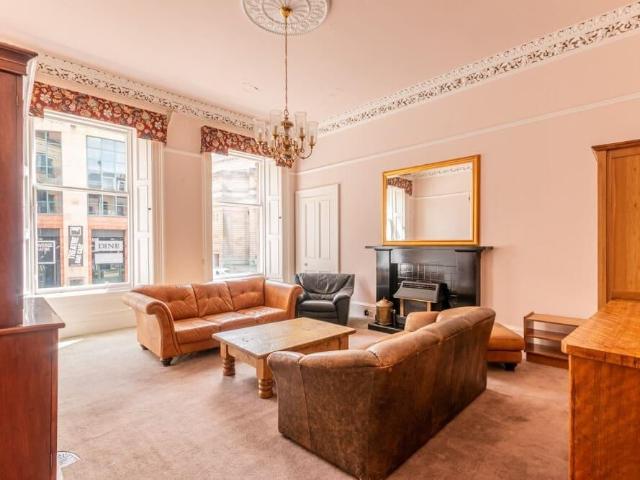 4 bedroom flat to rent