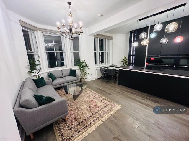4 bedroom flat to rent