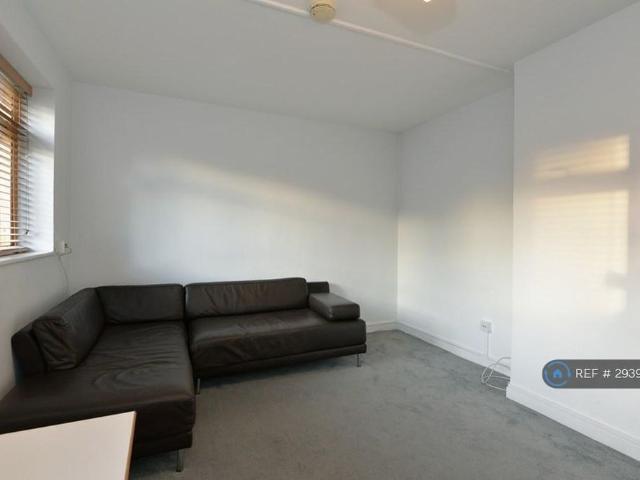 4 bedroom flat to rent