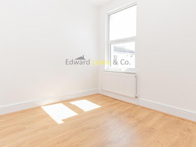 4 bedroom flat to rent