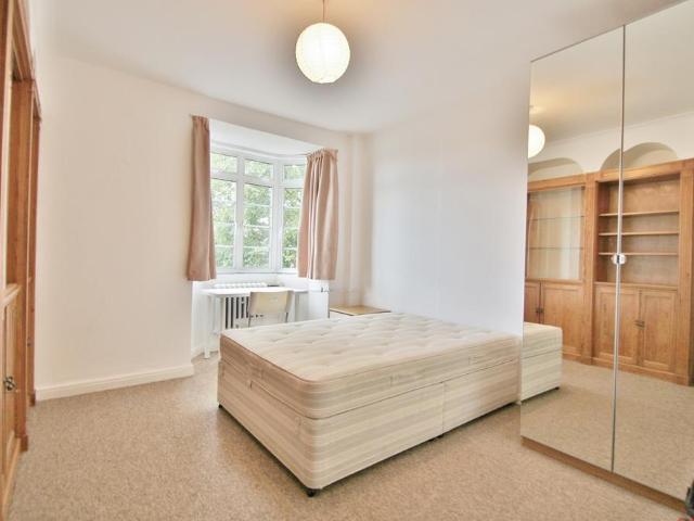 4 bedroom flat to rent