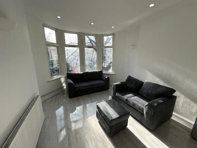 4 bedroom flat to rent