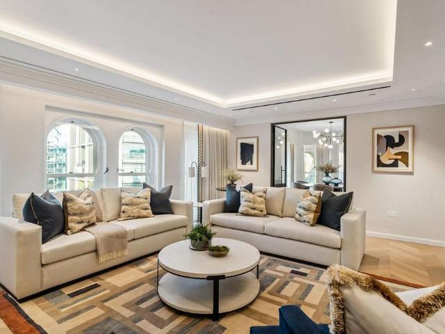 4 bedroom flat to rent