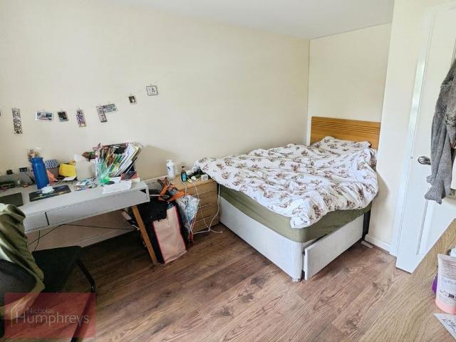4 bedroom flat to rent