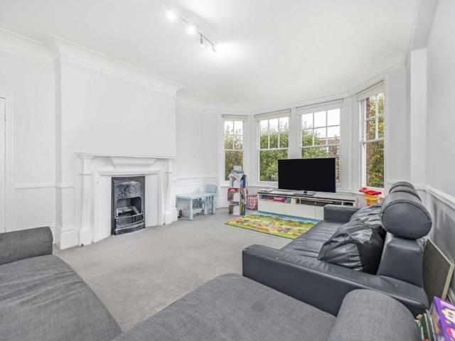 4 bedroom flat to rent