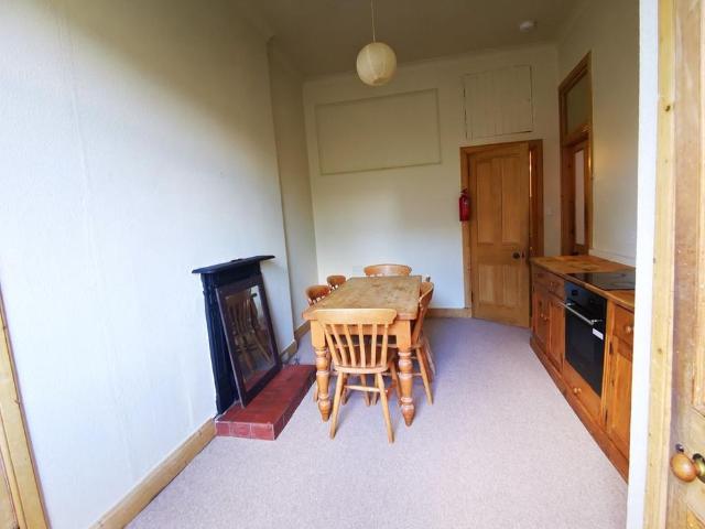 4 bedroom flat to rent