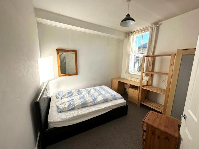 4 bedroom flat to rent