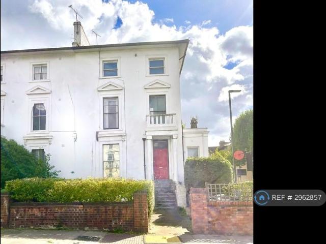 4 bedroom flat to rent
