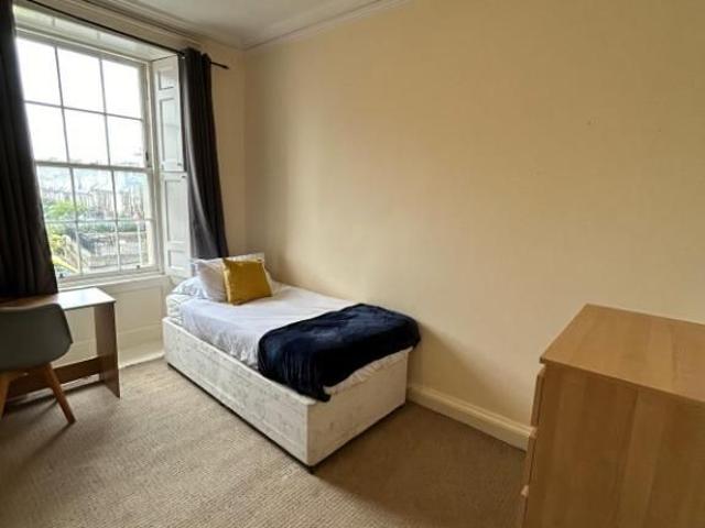 4 bedroom flat to rent