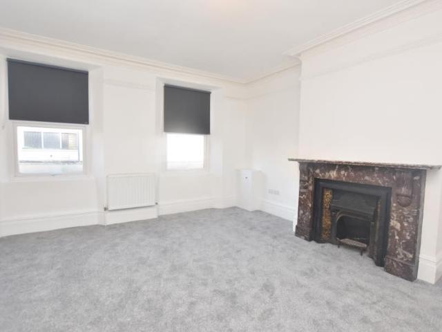 4 bedroom flat to rent