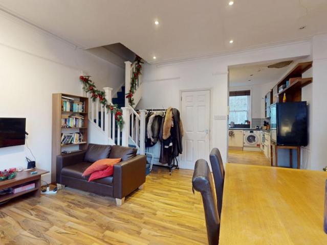 4 bedroom flat to rent