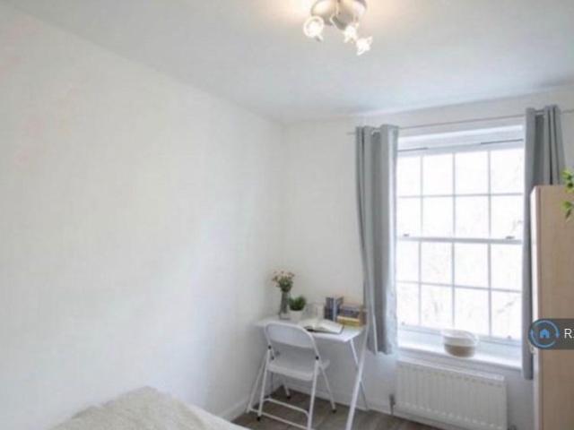 4 bedroom flat to rent