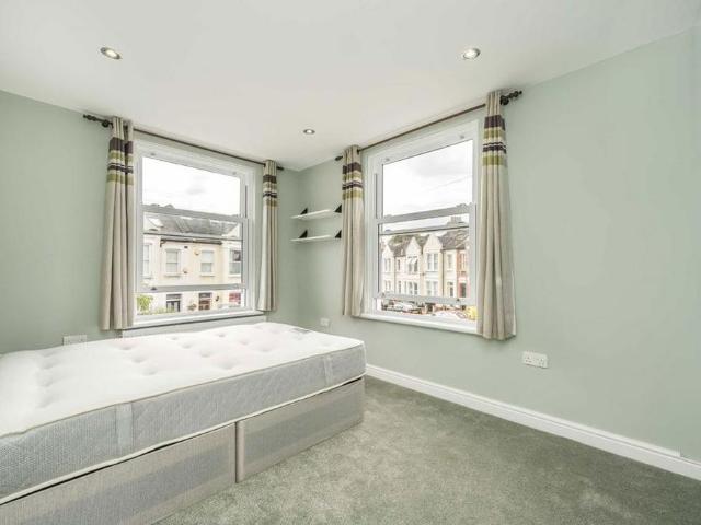 4 bedroom flat to rent