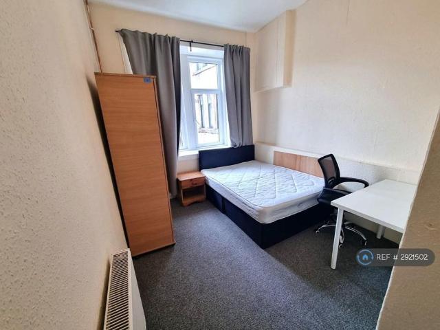 4 bedroom flat to rent