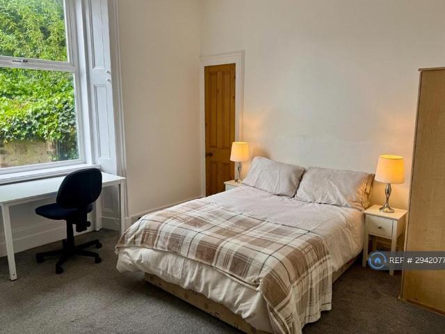 4 bedroom flat to rent