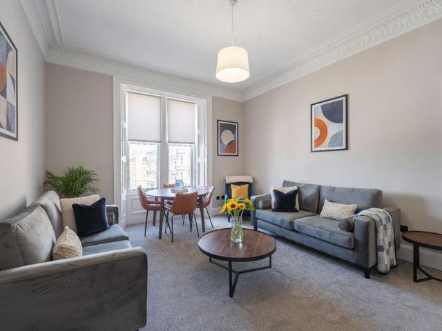4 bedroom flat to rent