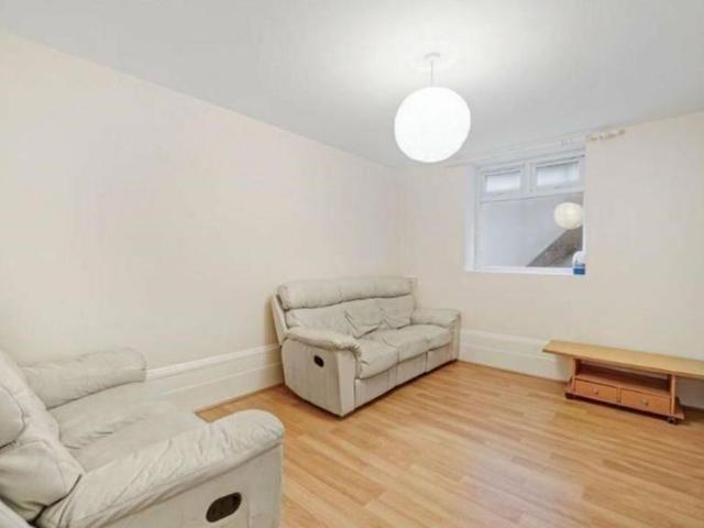 4 bedroom flat to rent