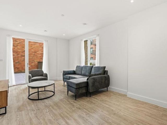 4 bedroom flat to rent