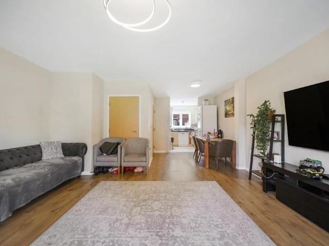 4 bedroom flat to rent