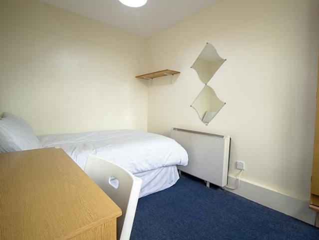 4 bedroom flat to rent