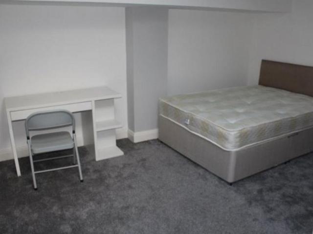 4 bedroom flat to rent