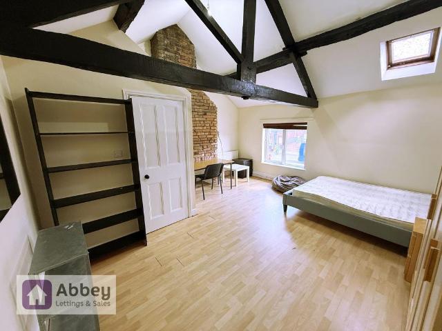 4 bedroom flat to rent