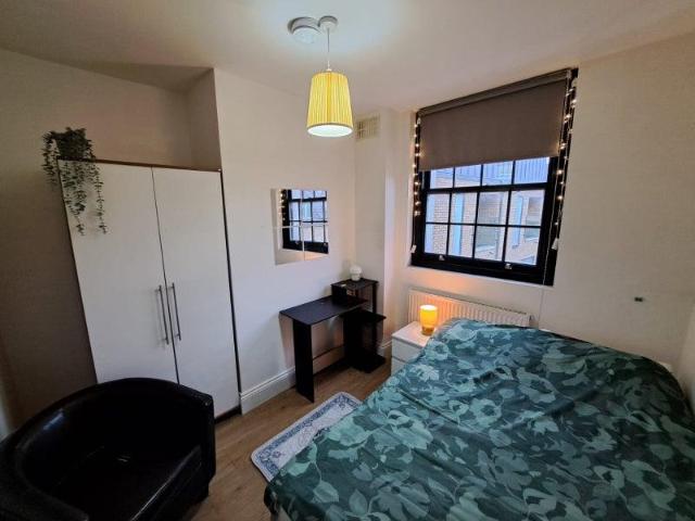 4 bedroom flat share to rent