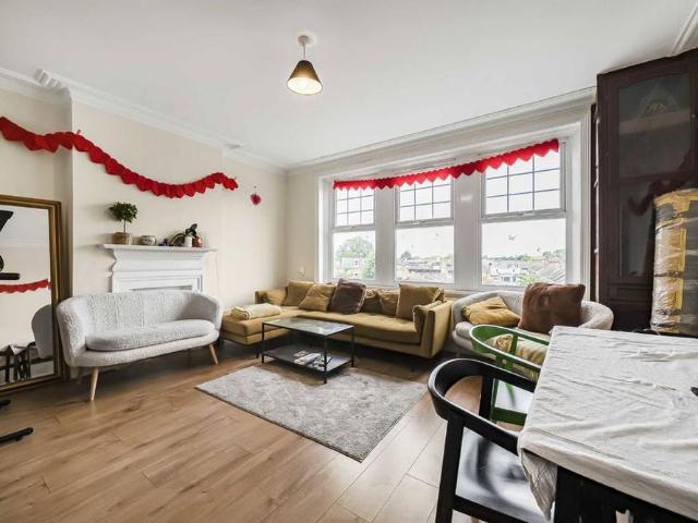 4 bedroom flat to rent