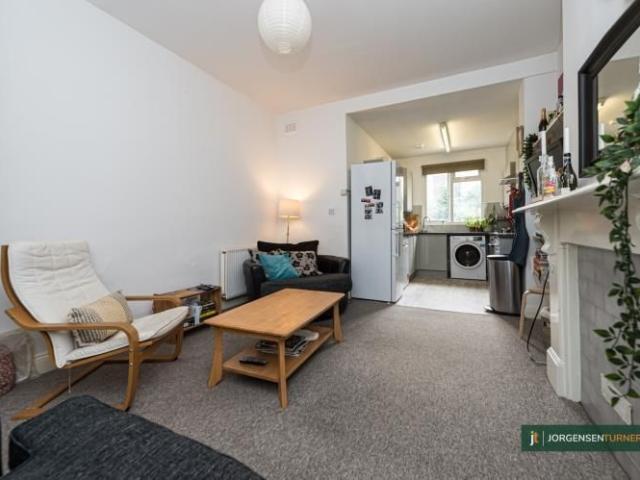 4 bedroom flat to rent