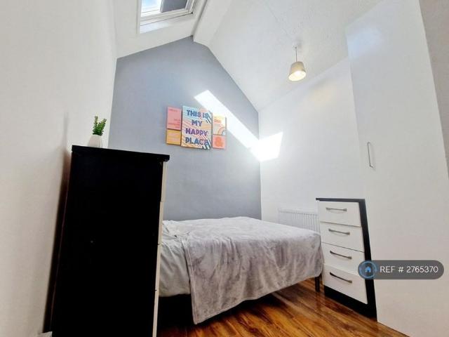 4 bedroom flat to rent