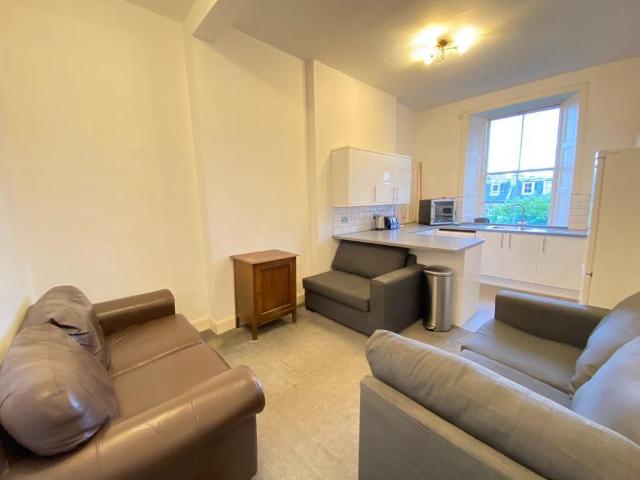 4 bedroom flat to rent