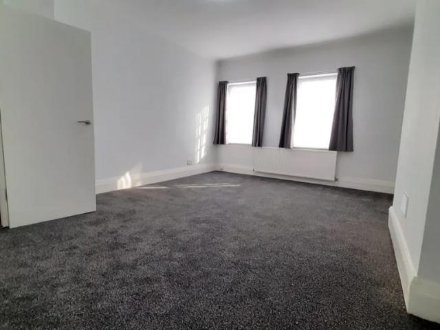 4 bedroom flat to rent