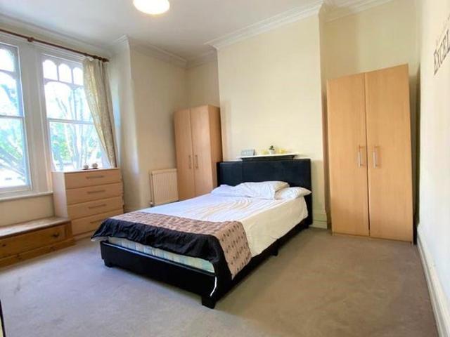 4 Bedroom flat available NOW!
