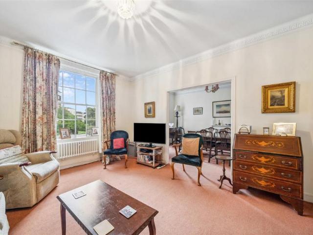 4 bedroom flat for sale